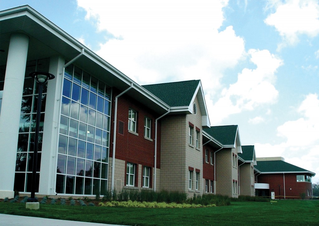 McU-building-picture4 | McCollough - Unis